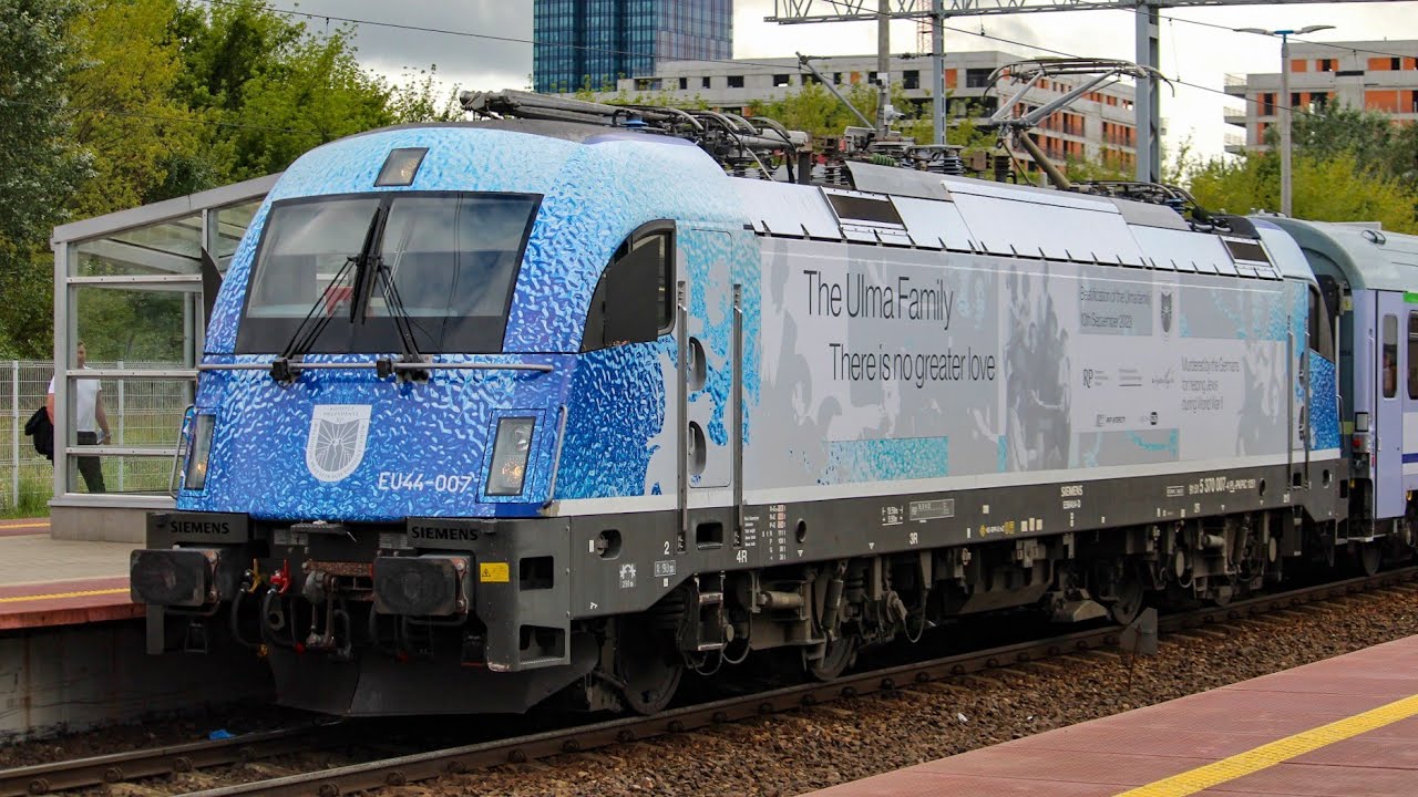 EU44-007 w okleinie "The Ulma Family" - YouTube