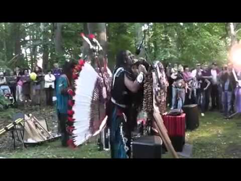 Native American Flute Performance - YouTube