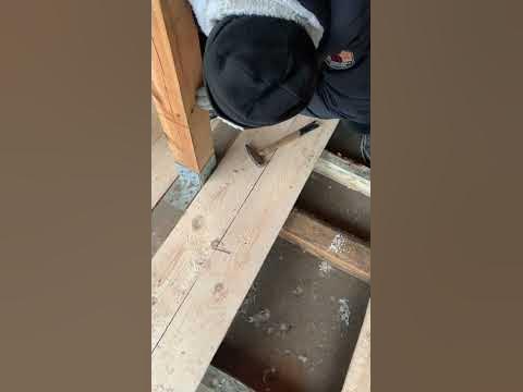 Как правильно забивать гвоздь - YouTube