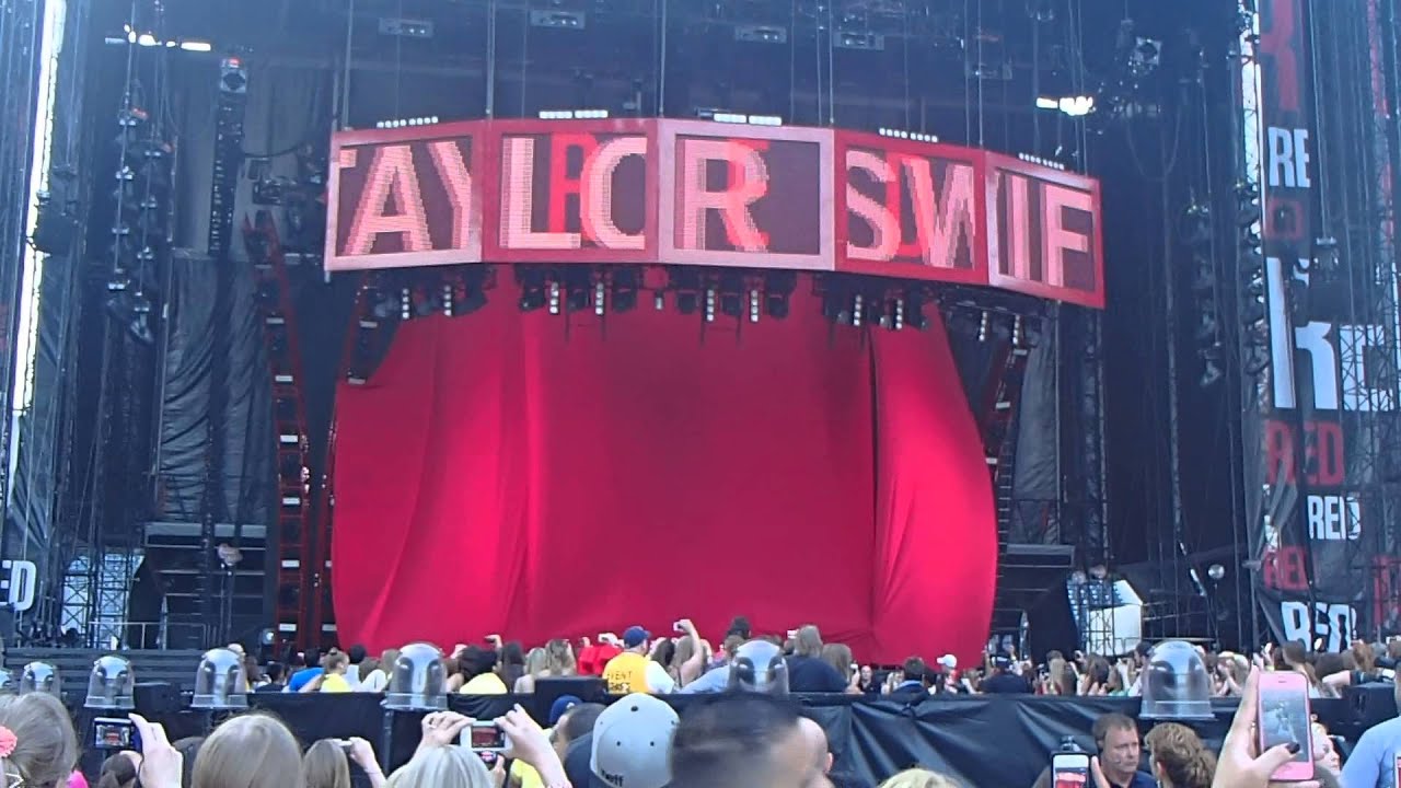 Clip of Taylor Swift's entrance on The Red Tour Winnipeg 06.22.13 - YouTube