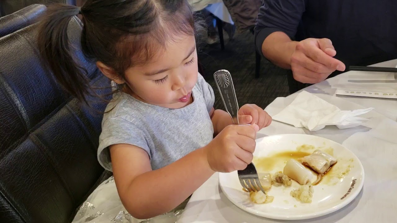 kids enjoying dim sum - YouTube