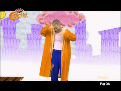 PAYTAK Bahçesini Temizliyor