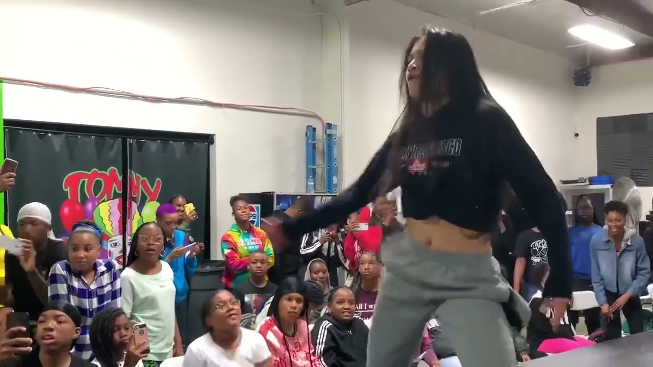 A MUST WATCH HEAD TO HEAD STREET DANCE BATTLE! l Tommy the Clown l ...