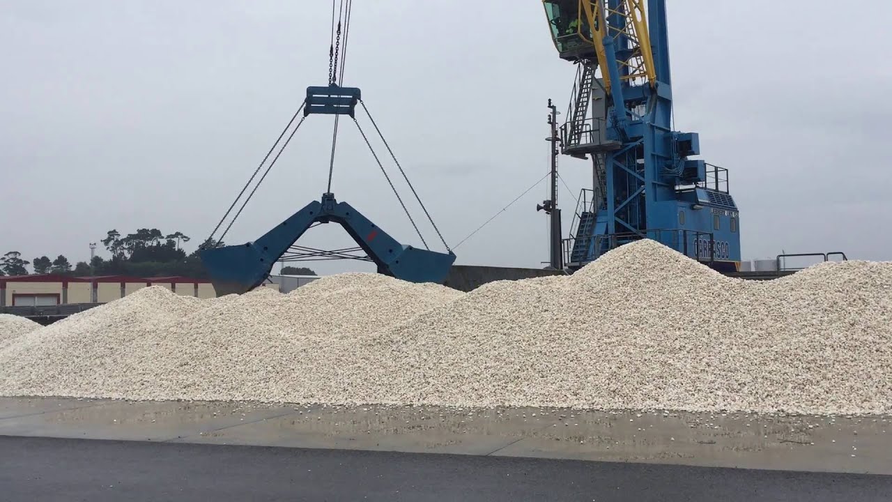 Trimming grab 21,5 cbm for Coarse Quartz - YouTube