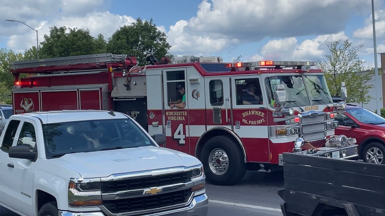 Shawnee Volunteer Fire Company Engine 4 Responding - YouTube