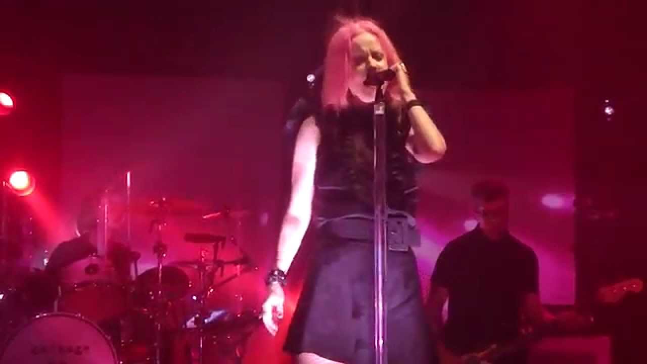 garbage - milk (live @ Forest National) - YouTube