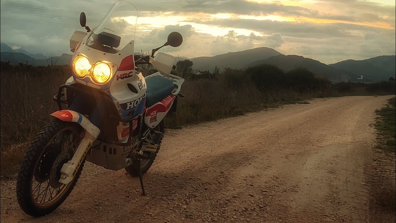 DESCUBRIENDO PAISAJES INCREÍBLES en MOTO CLÁSICA HONDA ÁFRICA TWIN 750 ...