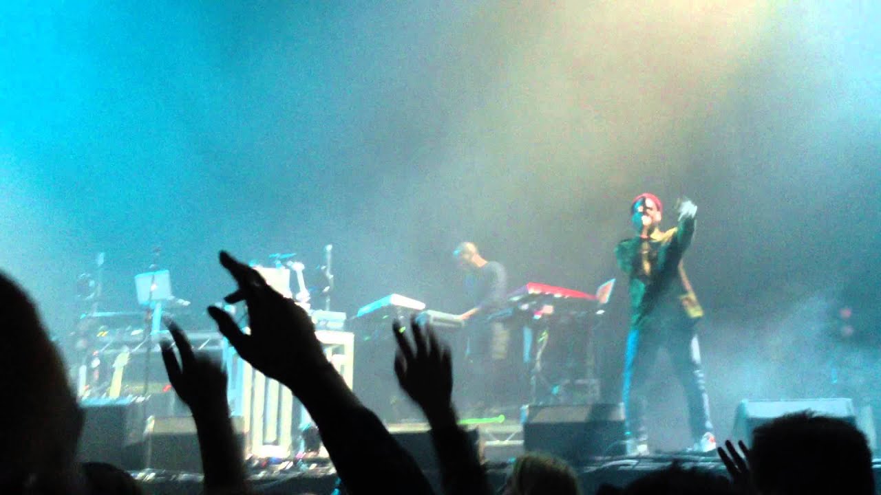 Labrinth - Earthquake LIVE @ METRO RADIO ARENA 01/02/13 (part one ...