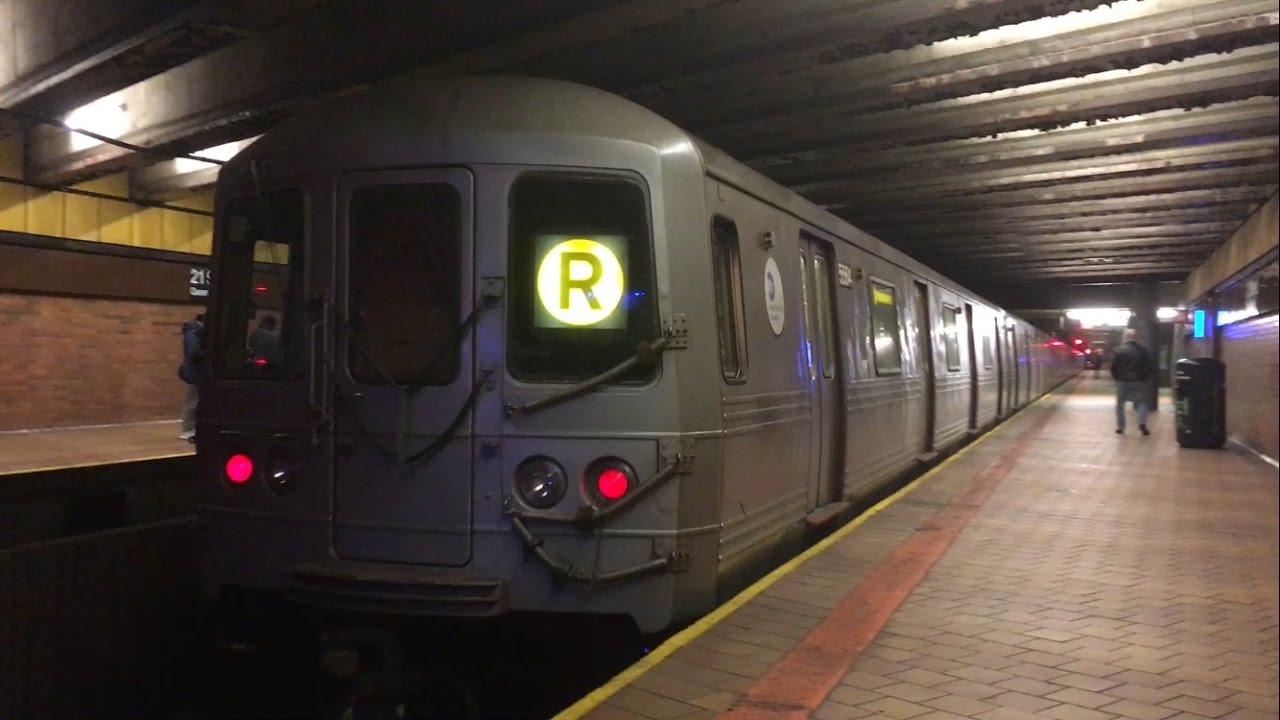 IND 63rd Street Line: Manhattan and Jamaica bound (F) and (R) Trains ...