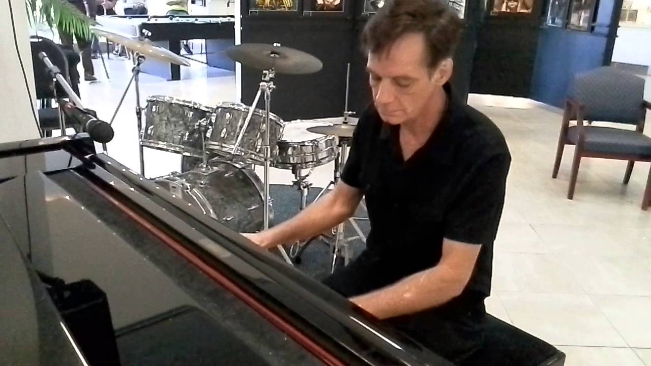 Donald Gould performing "Valse Sentimentale" - YouTube