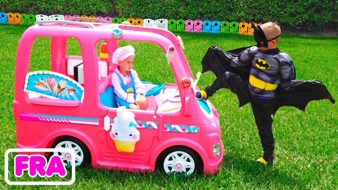 Nikita dans sa Voiture Rose rencontre des super-héros - YouTube