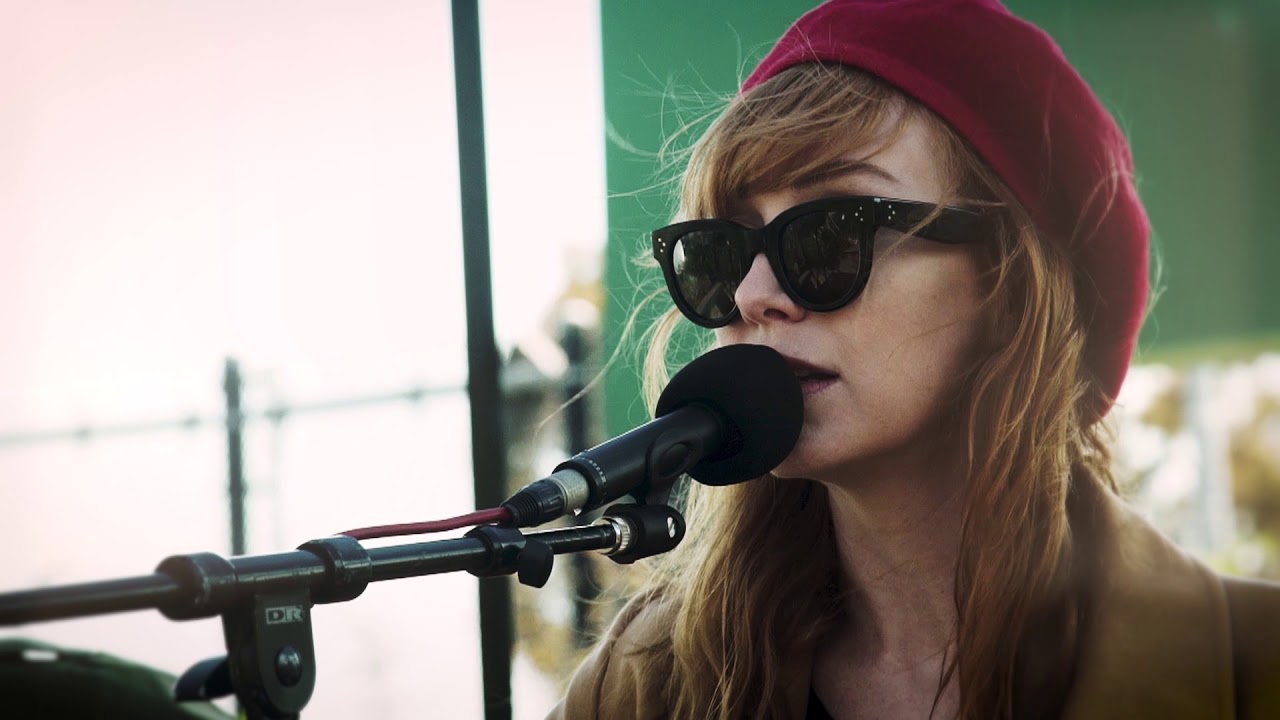 Tashaki Miyaki - Keep Me in Mind (Live on PressureDrop.tv) - YouTube