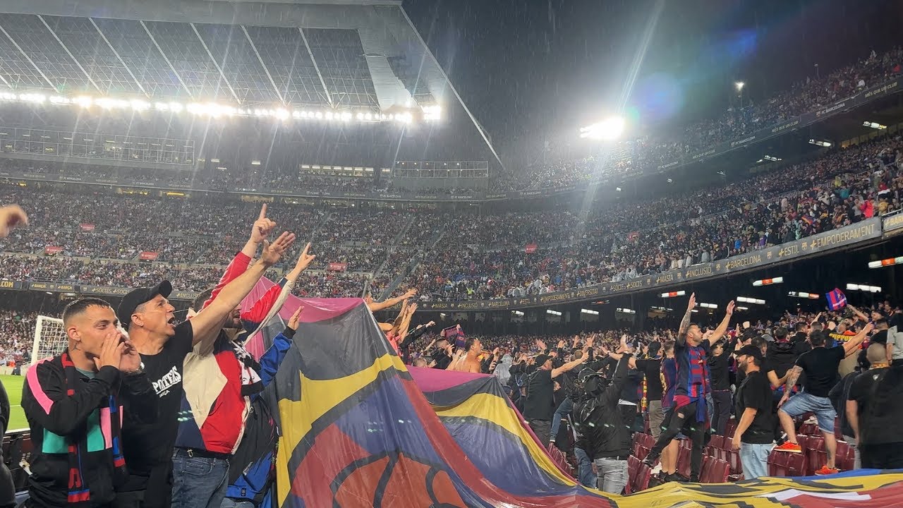 UN DIA DE PARTIT | With English and Catalan Lyrics - YouTube