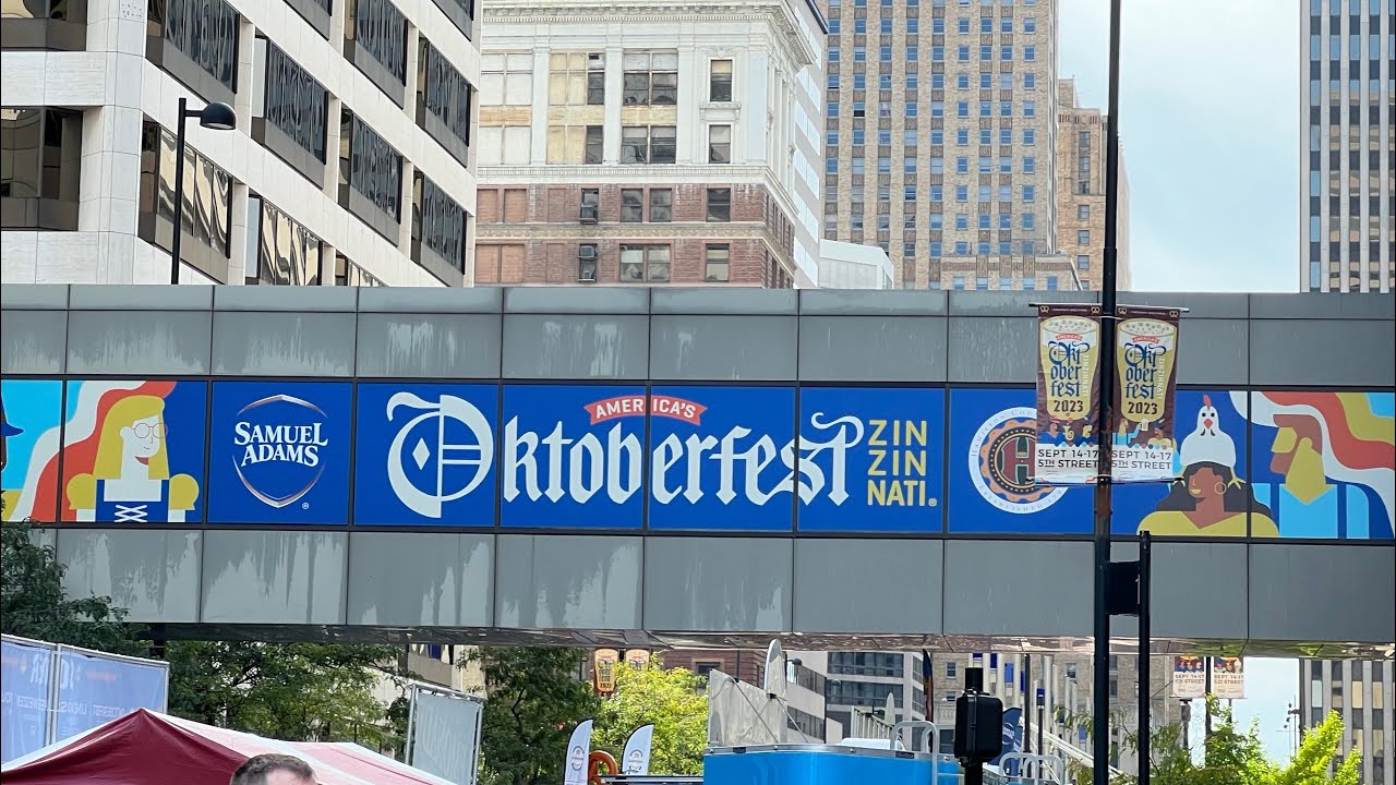 World’s largest chicken dance - Oktoberfest Cincinnati - YouTube