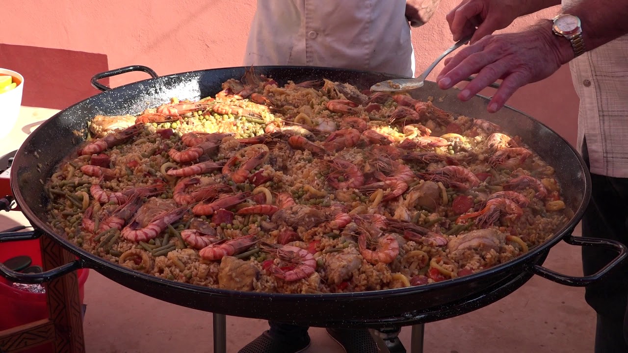 Paëlla au camping Takat, Maroc - YouTube