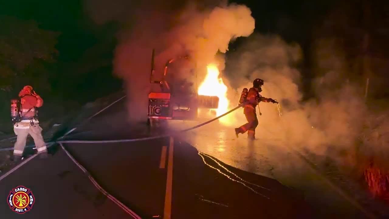 18-wheeler catches heavy fire in Keithville - YouTube