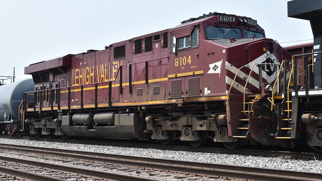 NS 8104 trails on NS 30N at Madison, IL - YouTube