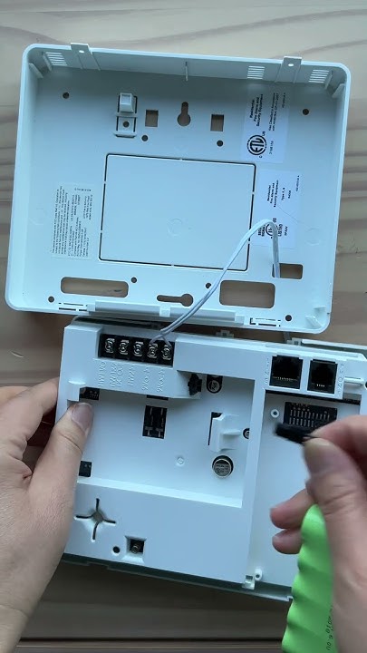 GE SIMON XTI install the battery - YouTube