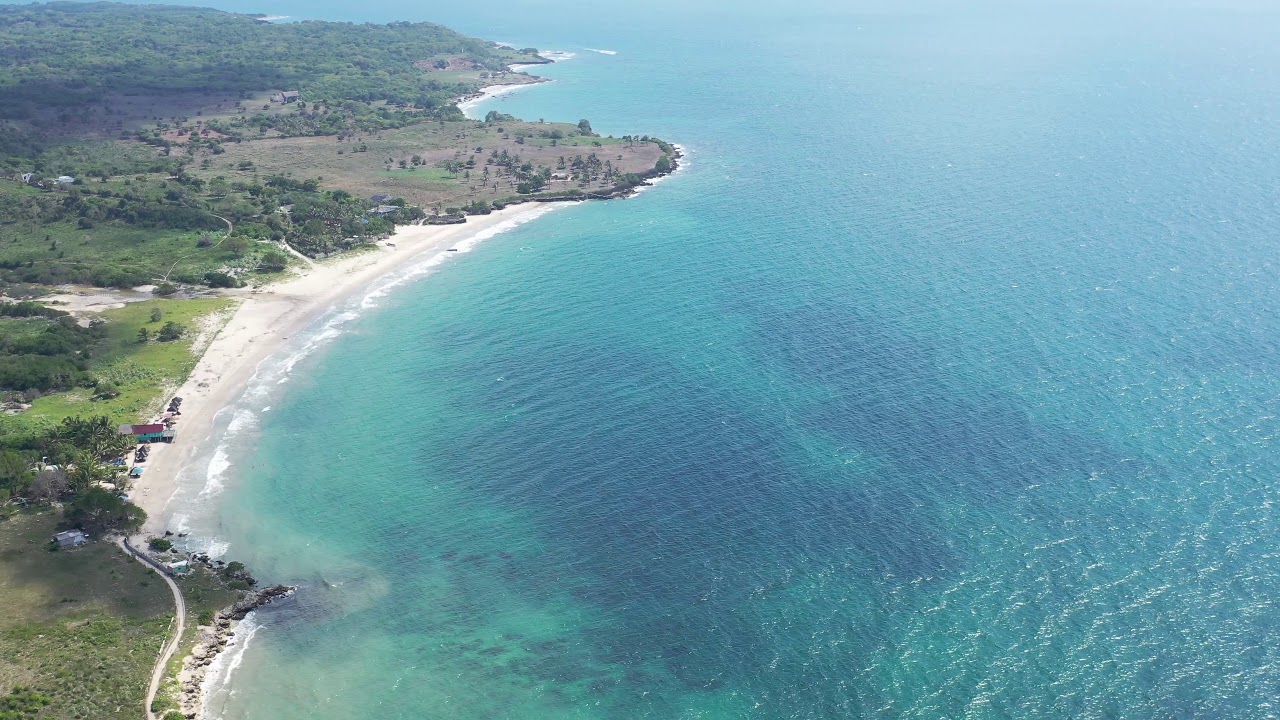 VISITA ÁEREA A LA ISLA DE TIERRA BOMBA COLOMBIA EN 4K - YouTube
