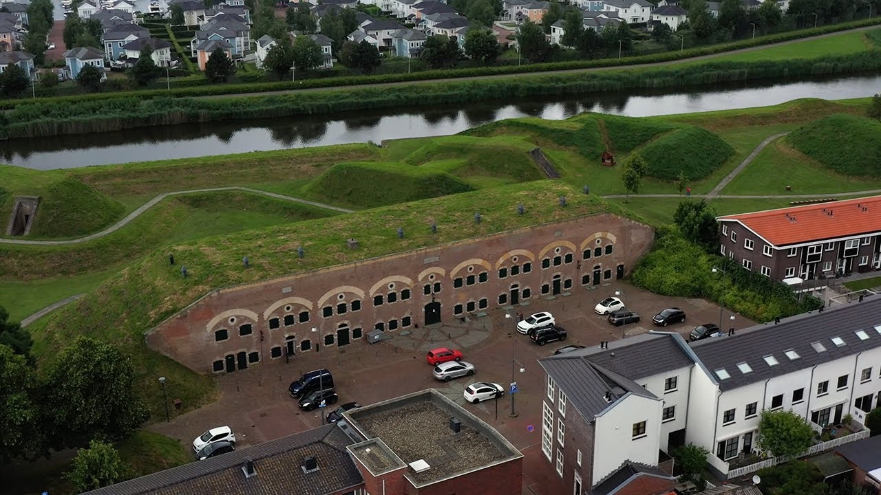 400 Jaar Haven Hellevoetsluis - Tour Verdedigingswerken - YouTube