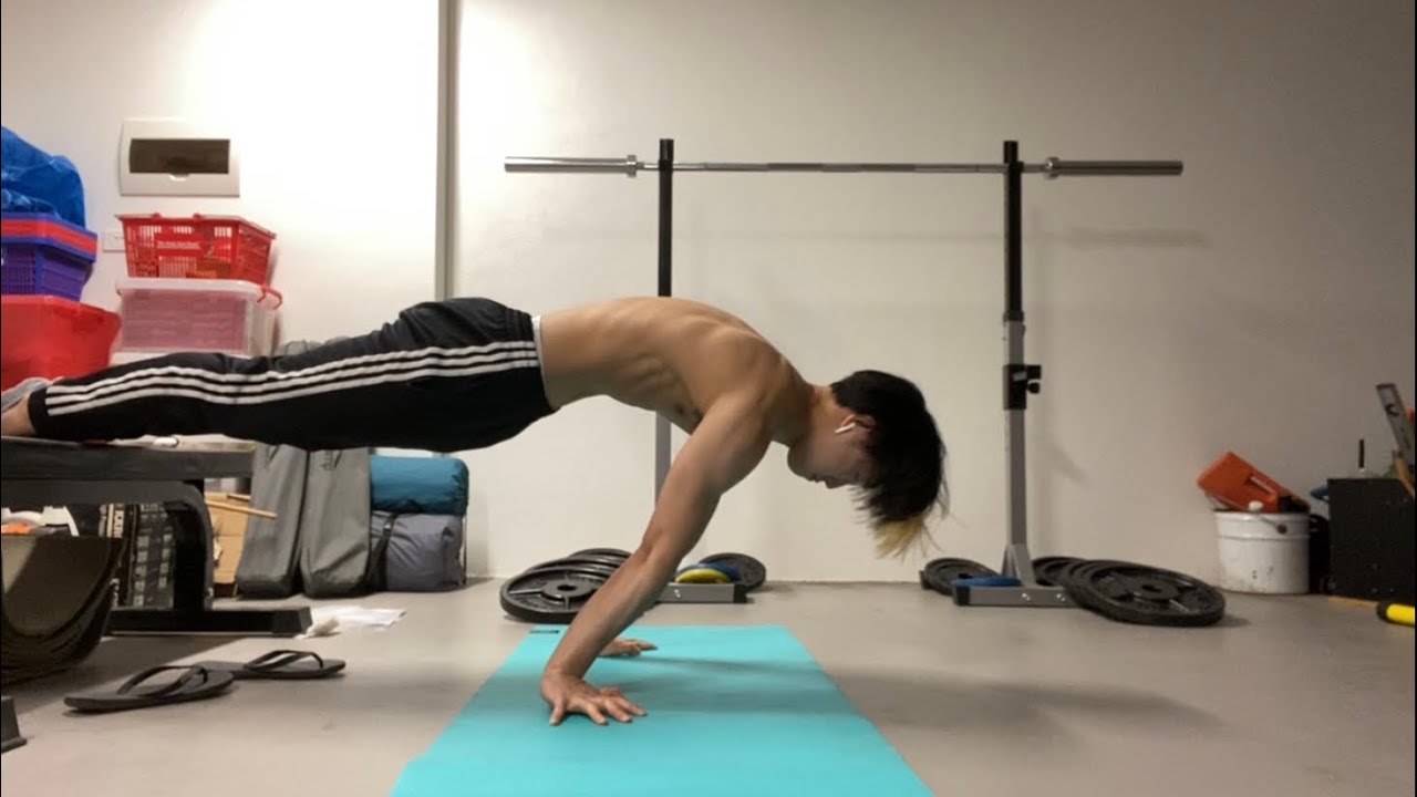 Day 24: Straddle half lay planche press - YouTube