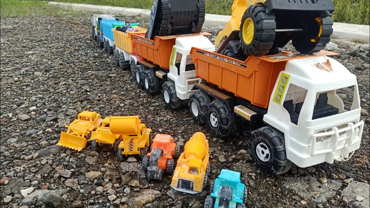 Mobil Truk Tronton Panjang Penuh Mainan Thank Baja, Excavator, Selinder ...