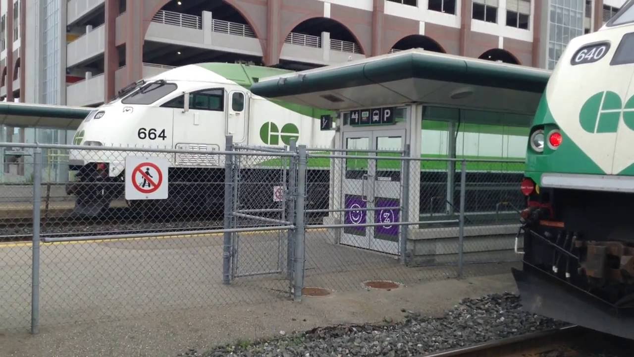 WB GO MPI MP40PH-3C 640 & EB GO MP40PH-3C 664 Oakville GO July 8 2015 ...