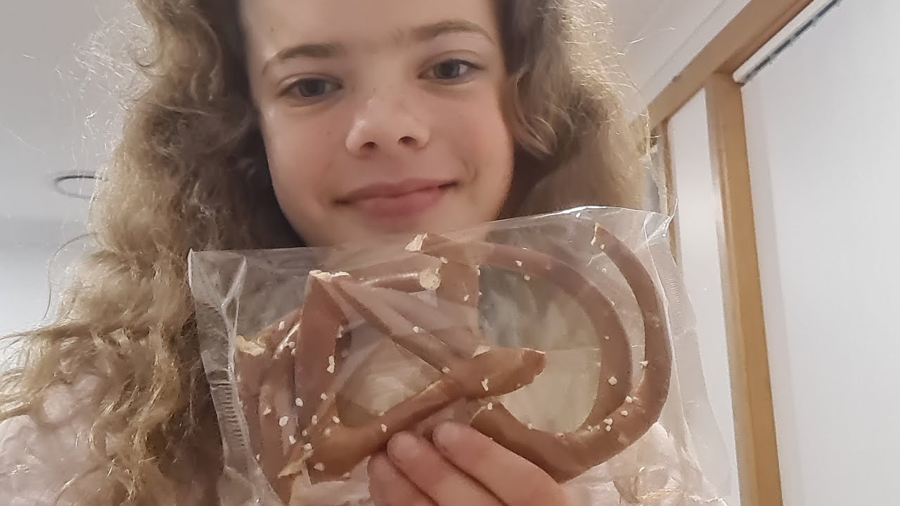 Doing The Pretzel Pose Viral Annamcnulty Sophiedosi2431 Acrobaticanna Contortion Youtube