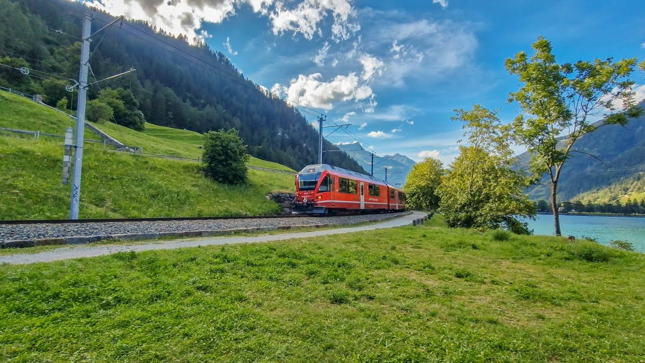 🇨🇭Swiss Rhätische Bahn RhB train Bernina railway, near Lago di ...