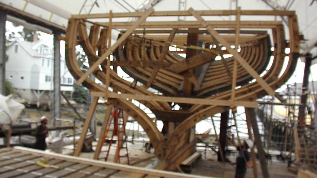 Lifting the forward-most cant frame into place. #3 DSCF6807 lowering ...