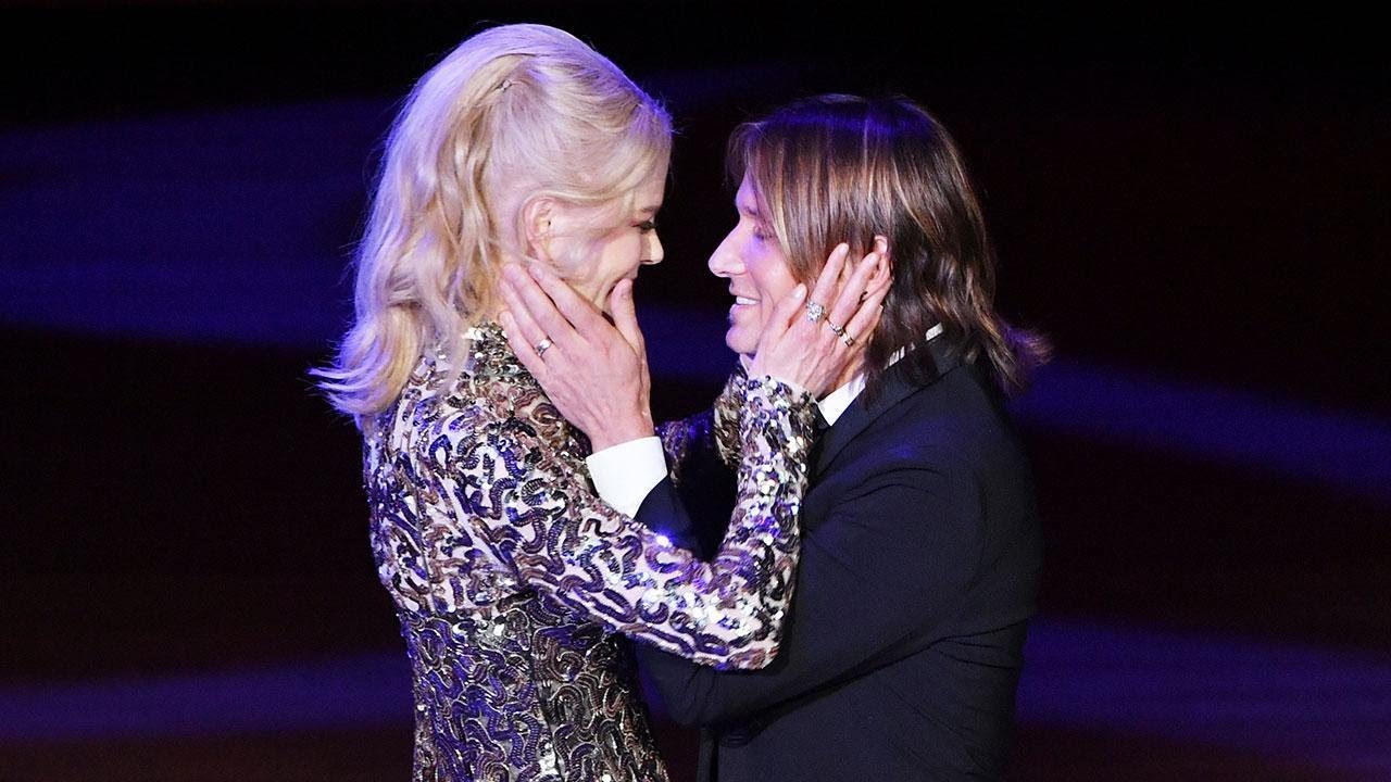 Nicole Kidman and Keith Urban Passionately Kiss on Stage at NYC Gala ...