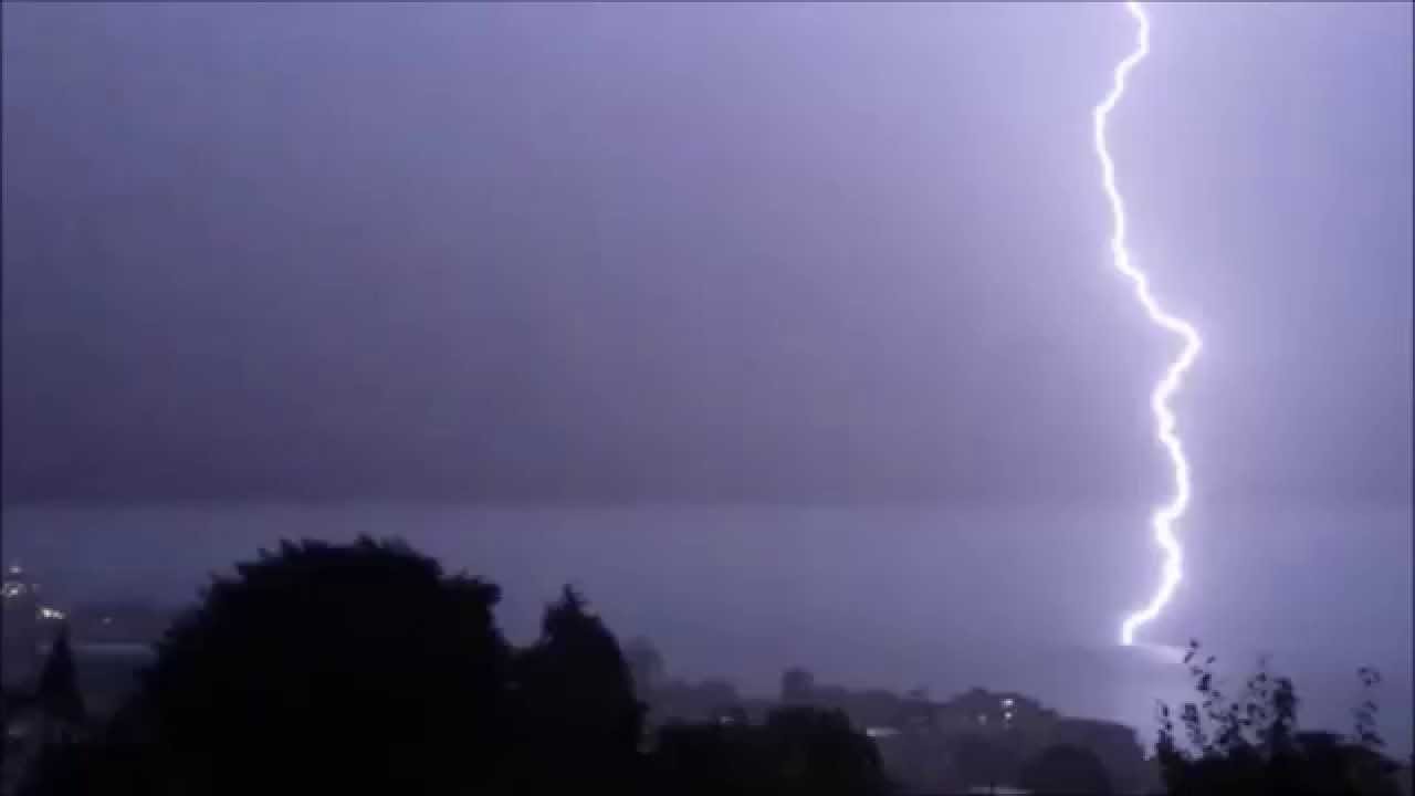 Very close CG lightning strike - YouTube