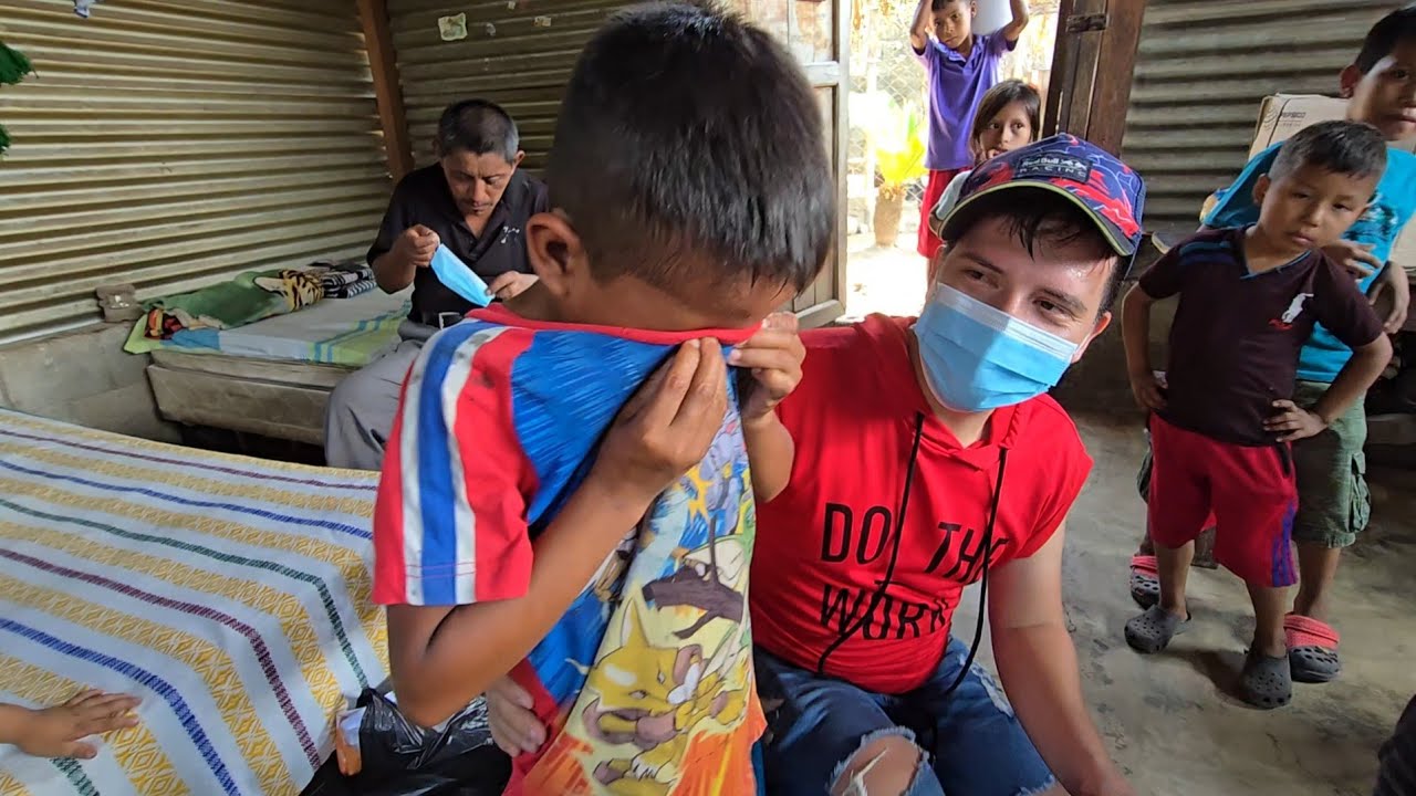 CUCUY LL0RA AL VER que le mandaron regalos a sus hermanos. CUCUY TIENE ...