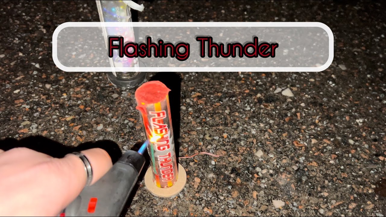 Fyrverkerier Flashing Thunder! (2 December) - YouTube