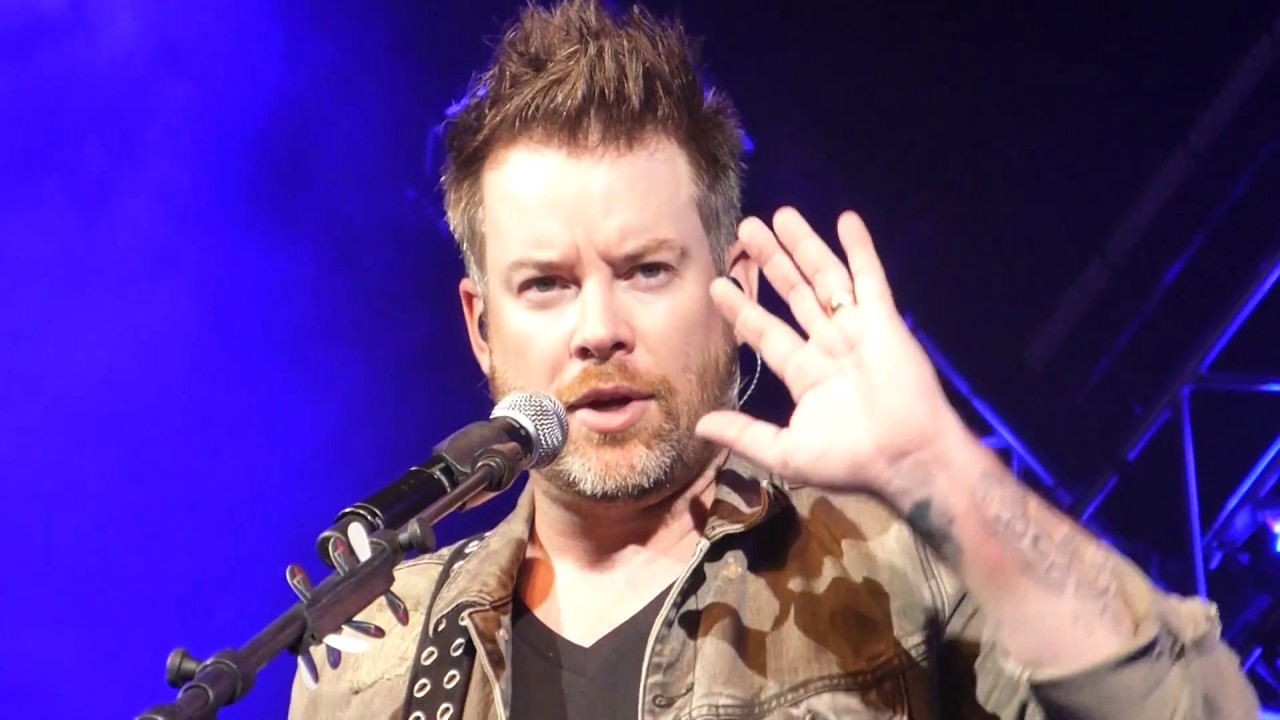 David Cook - The Lucky Ones - Epcot - 09-22-2017 - YouTube