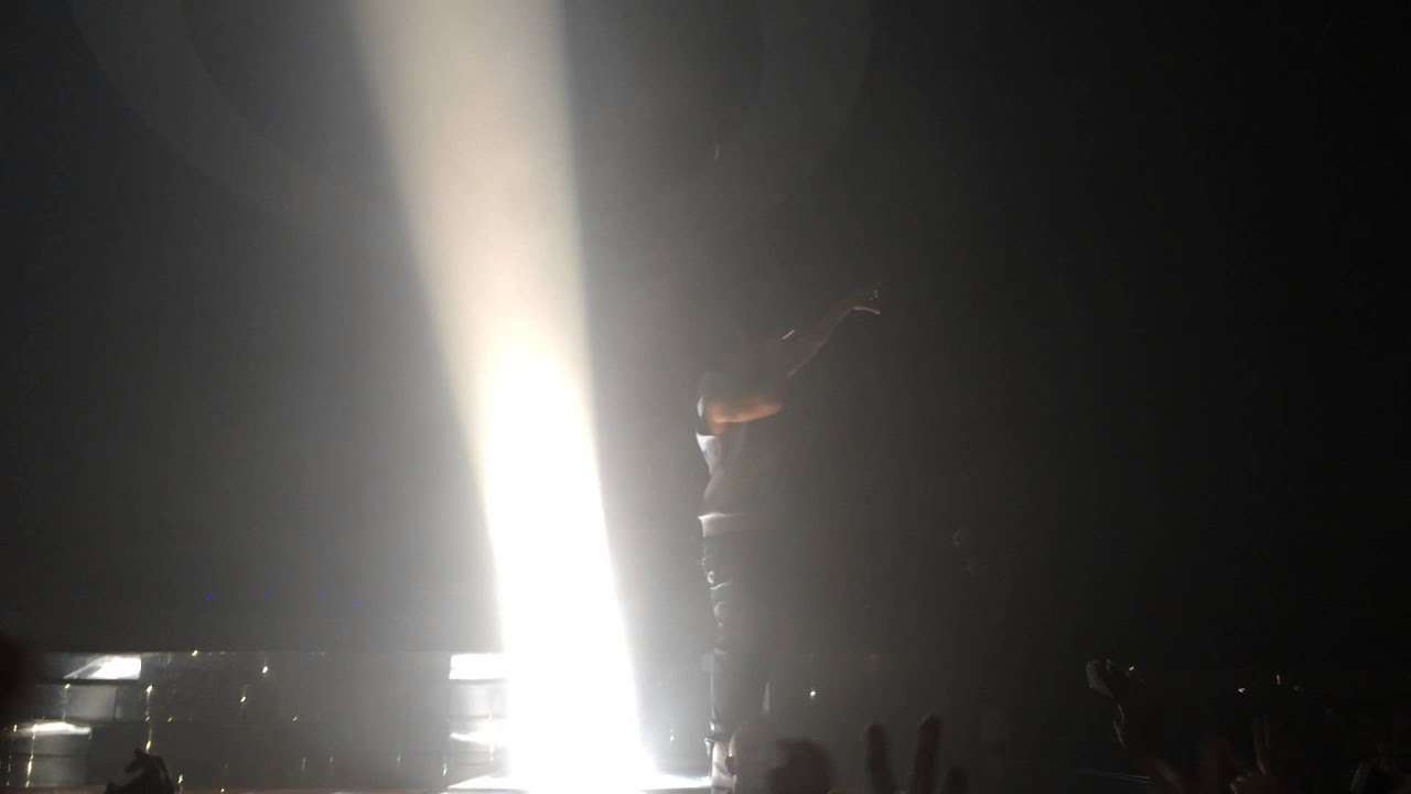 Drake - Trophies (Live at Festhalle, Frankfurt) - YouTube