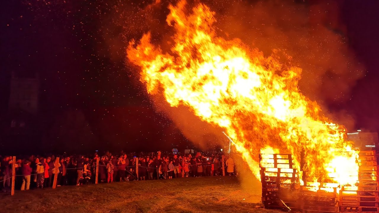 The story of Bonfire Night in the UK - YouTube