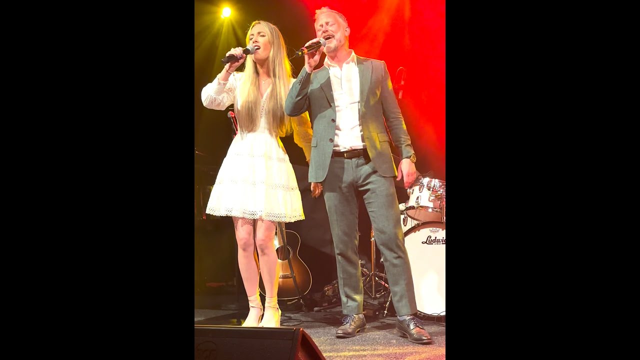 Karla Nergaard Totland synger med sin far Heine Totland - YouTube