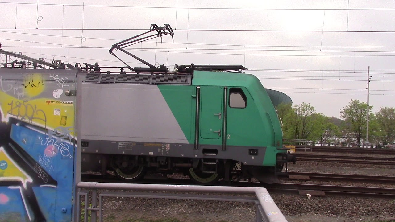 Nederlandse Spoorwegen train at Amsterdam Centraal station. - YouTube