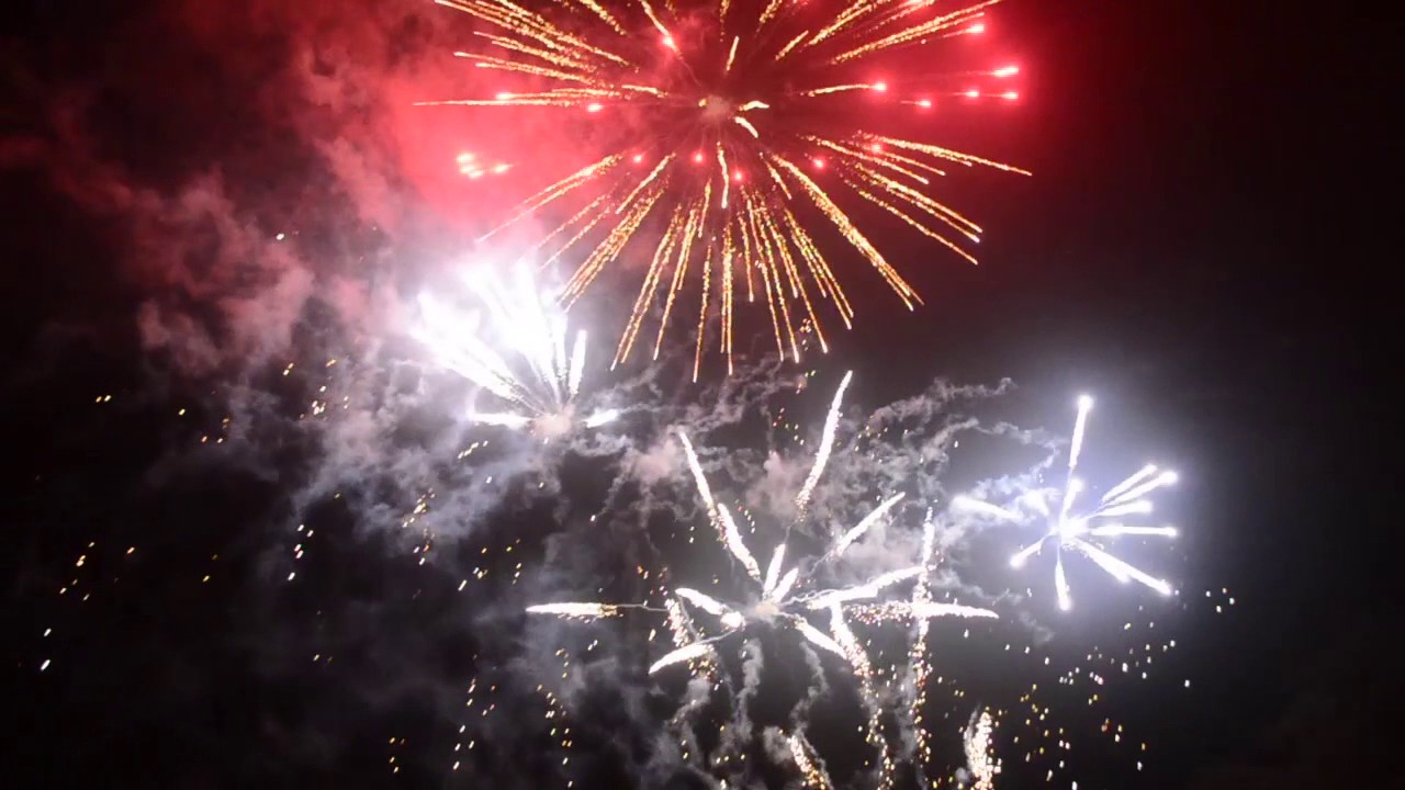 Platinum Fireworks | Reigate Hill Golf Club | 31st December 2016 - YouTube