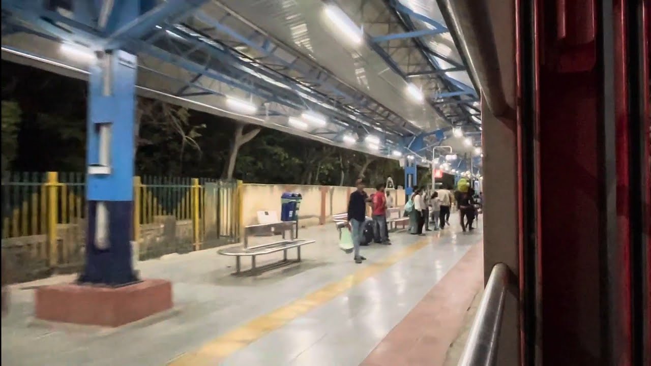 Bandra SF Express Train entering Botad Junction - YouTube