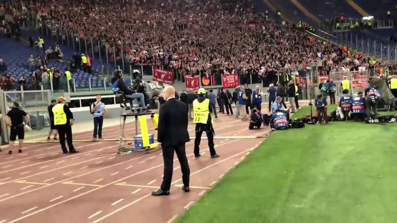 5,000 LFC Fans celebrate in Roma - YouTube