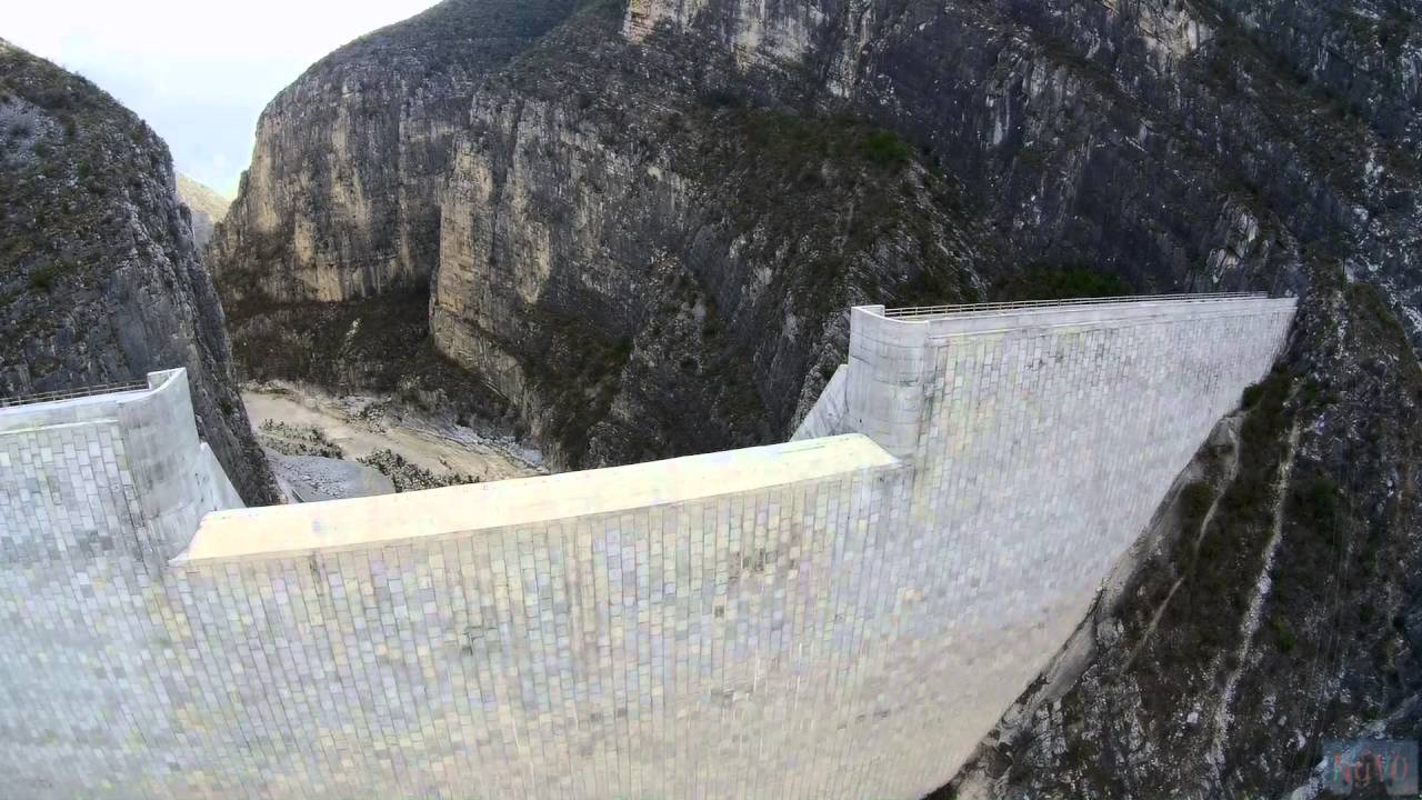 Presa Rompepicos Video falla de Drone desorientado, Santa Catarina, NL ...