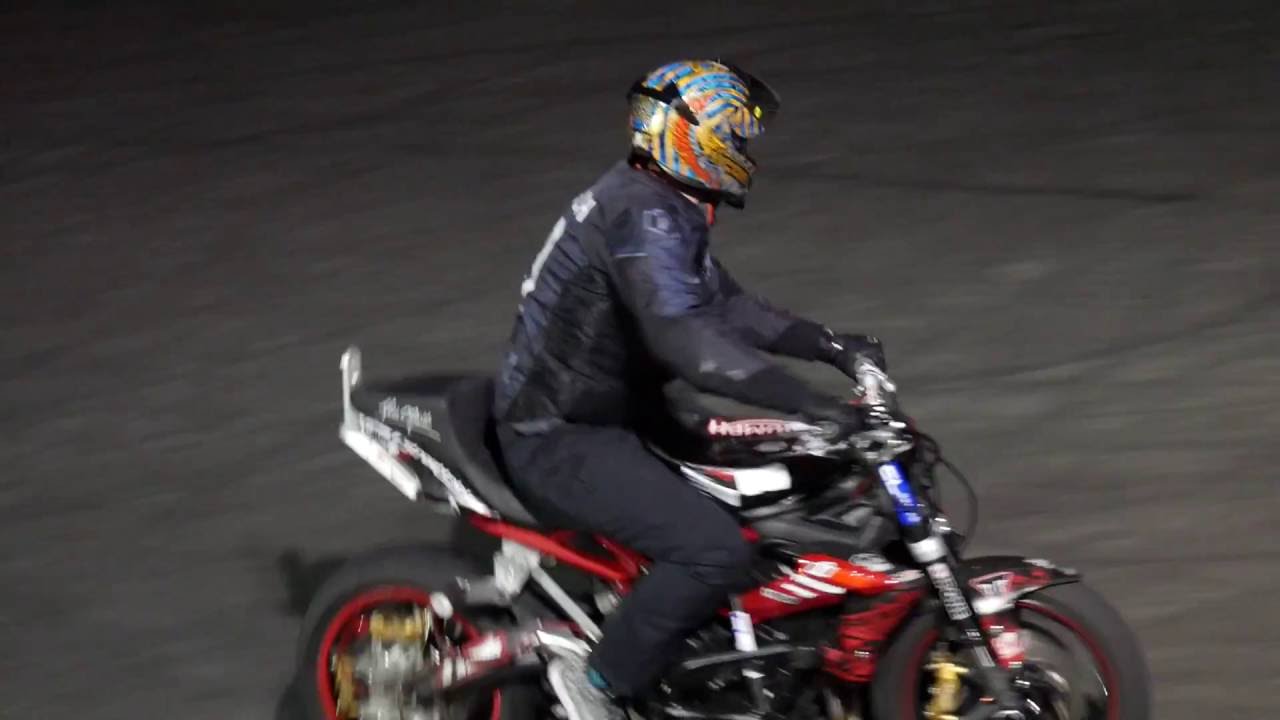 Julien Welsh - 4 place qualifications Ouest Bike Show contest - YouTube