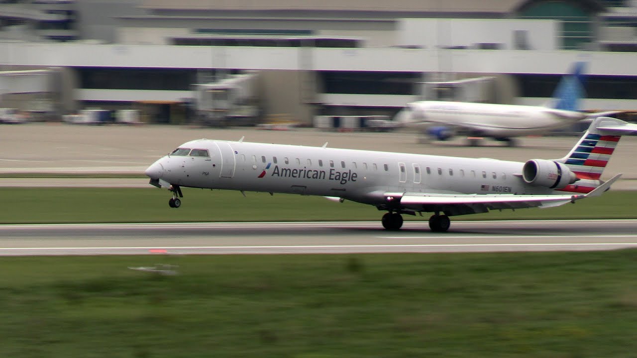DO THEY NEED MORE PRACTICE? Air Canada E175L Follows American CRJ to ...