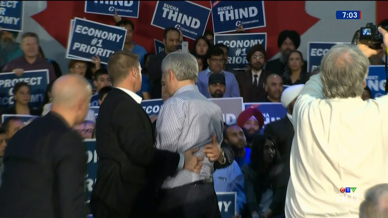 Protester runs towards Harper during rally in Surrey, B.C. - YouTube