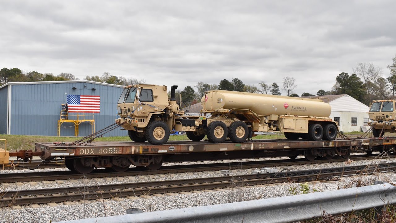 [HD] Loaded Military Train Pulling North to NY, North Acca - YouTube