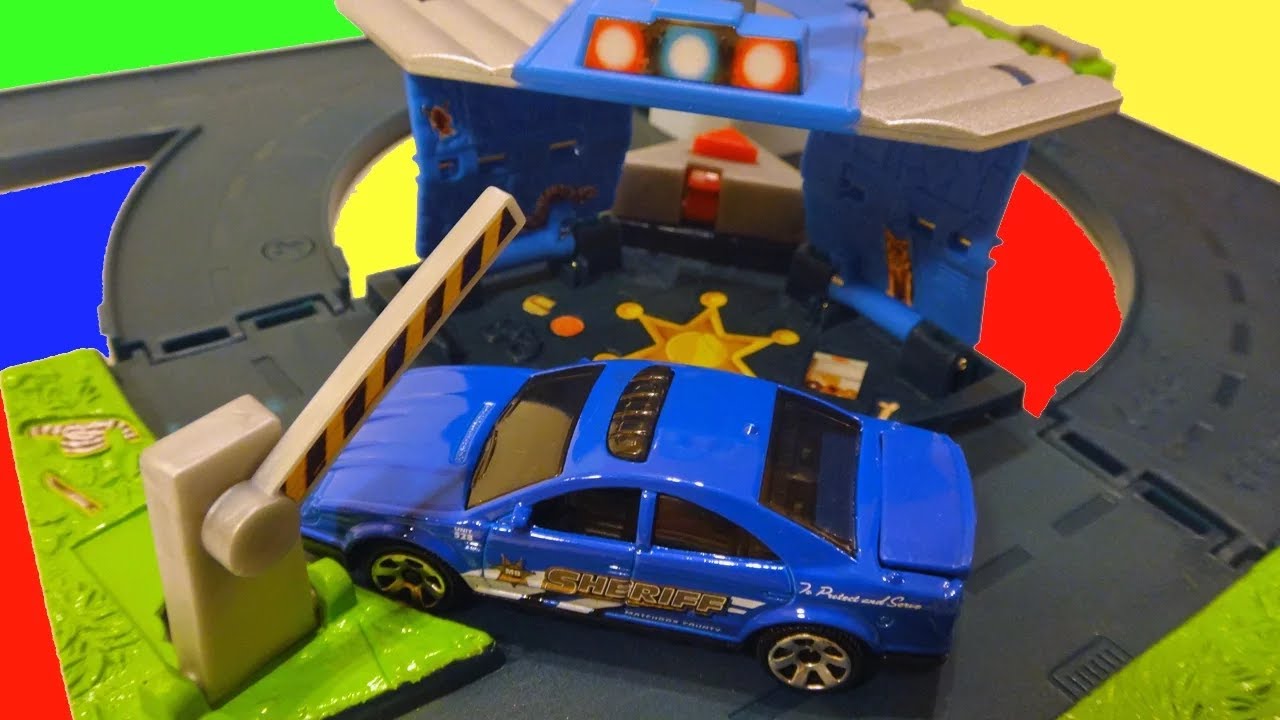 Matchbox Police and Bank City Links Playset - Unboxing and ...
