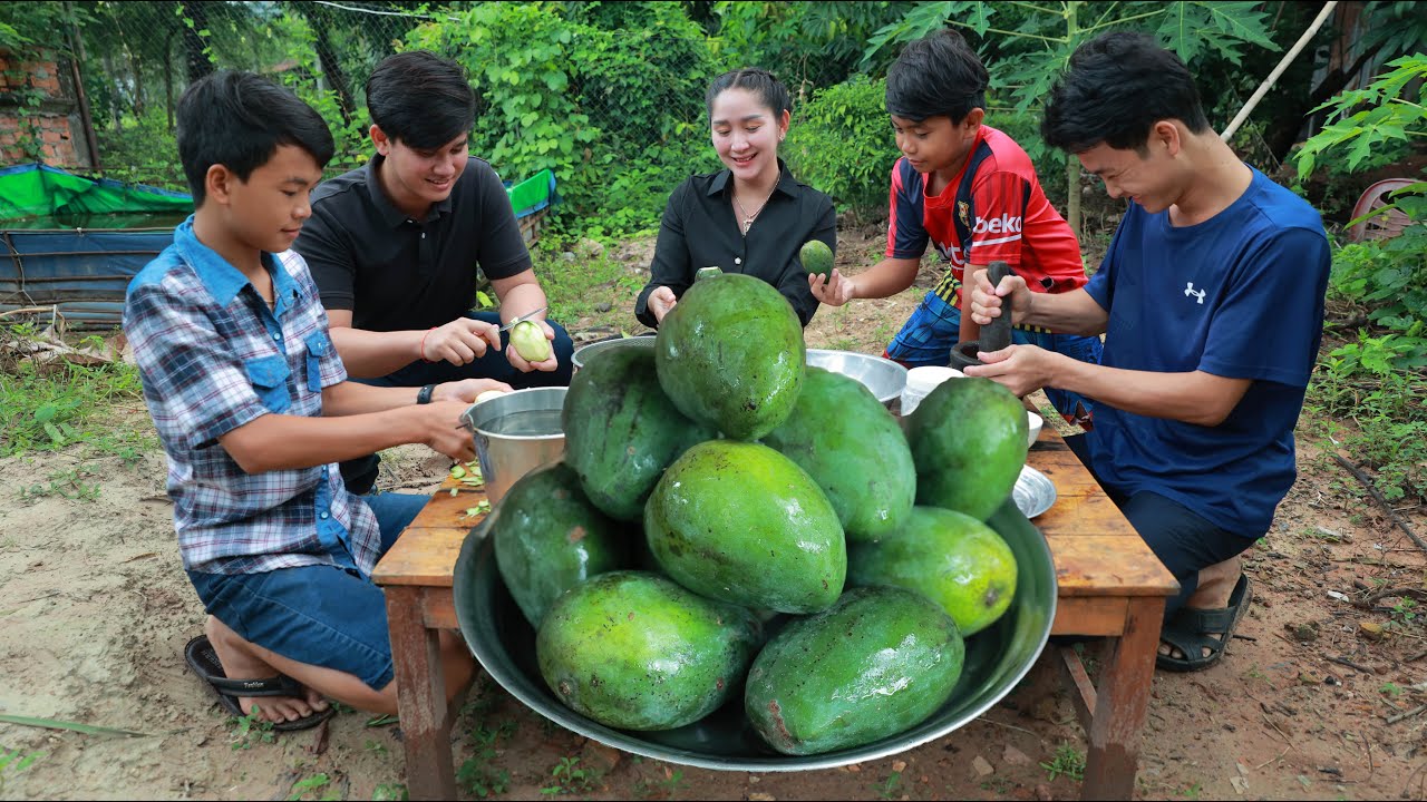 Buy sweet crunchy mango from the market - Happy and yummy crunchy mango ...