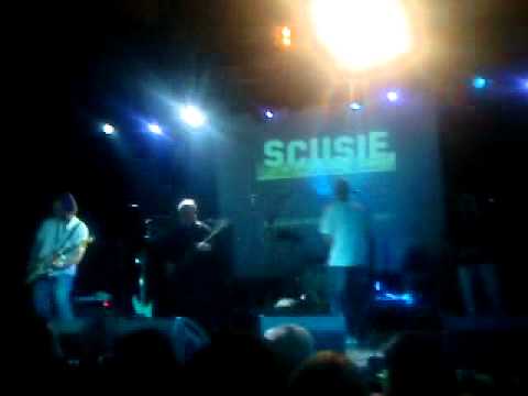 Scusie (Scheme) - I Hear You Knockin - YouTube